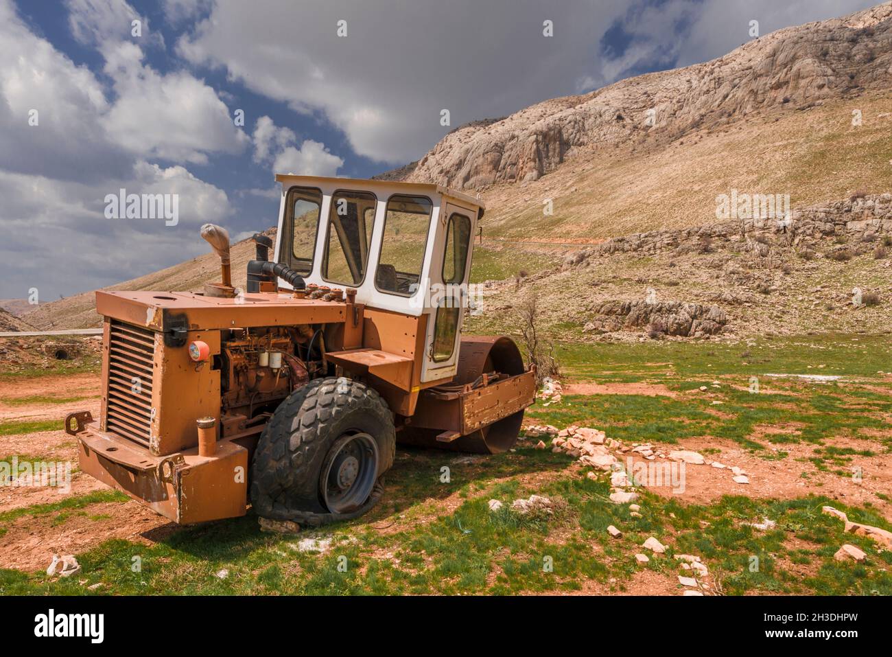 Public road work engine hi-res stock photography and images - Alamy