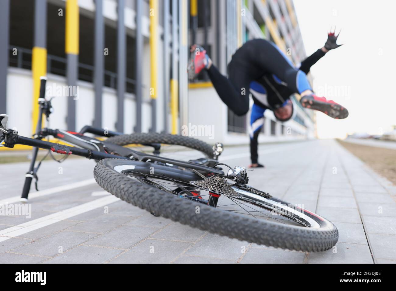 Bike race crash falling hi-res stock photography and images - Alamy
