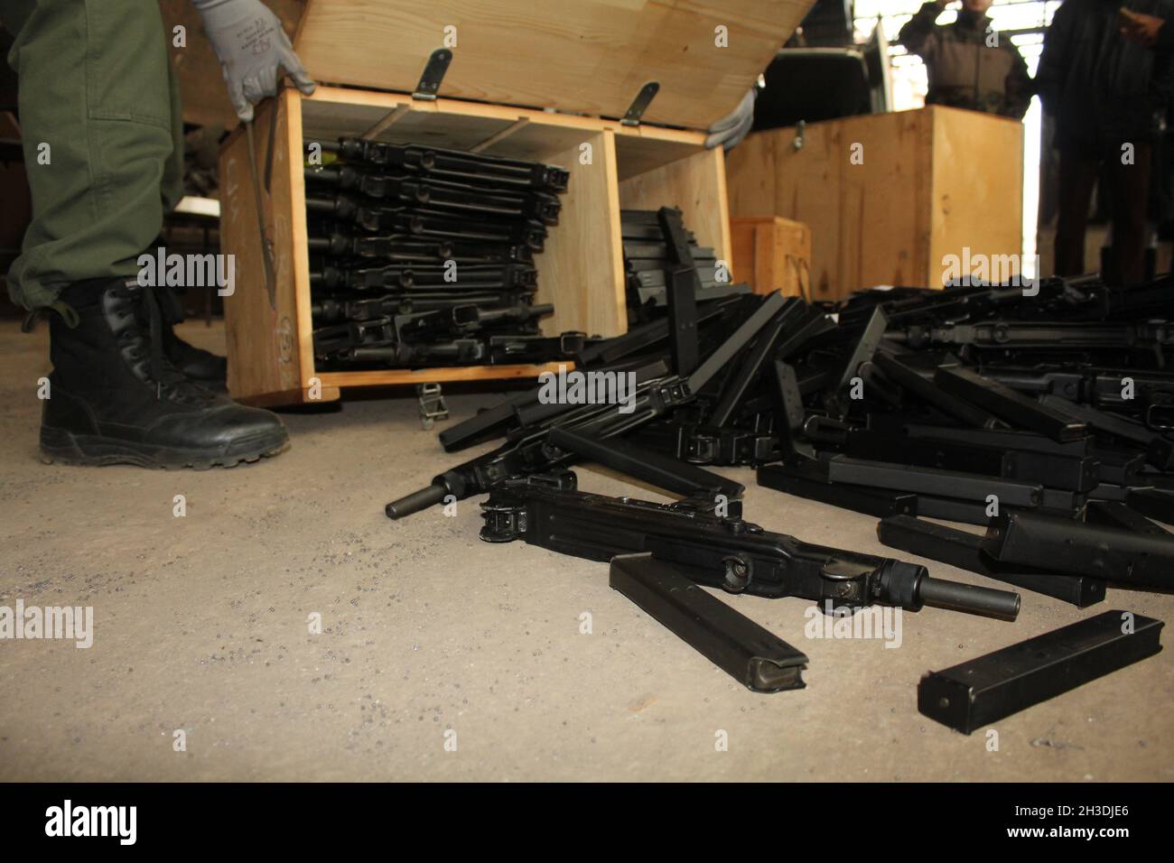a pile of firearms ready to be destroyed Stock Photo - Alamy