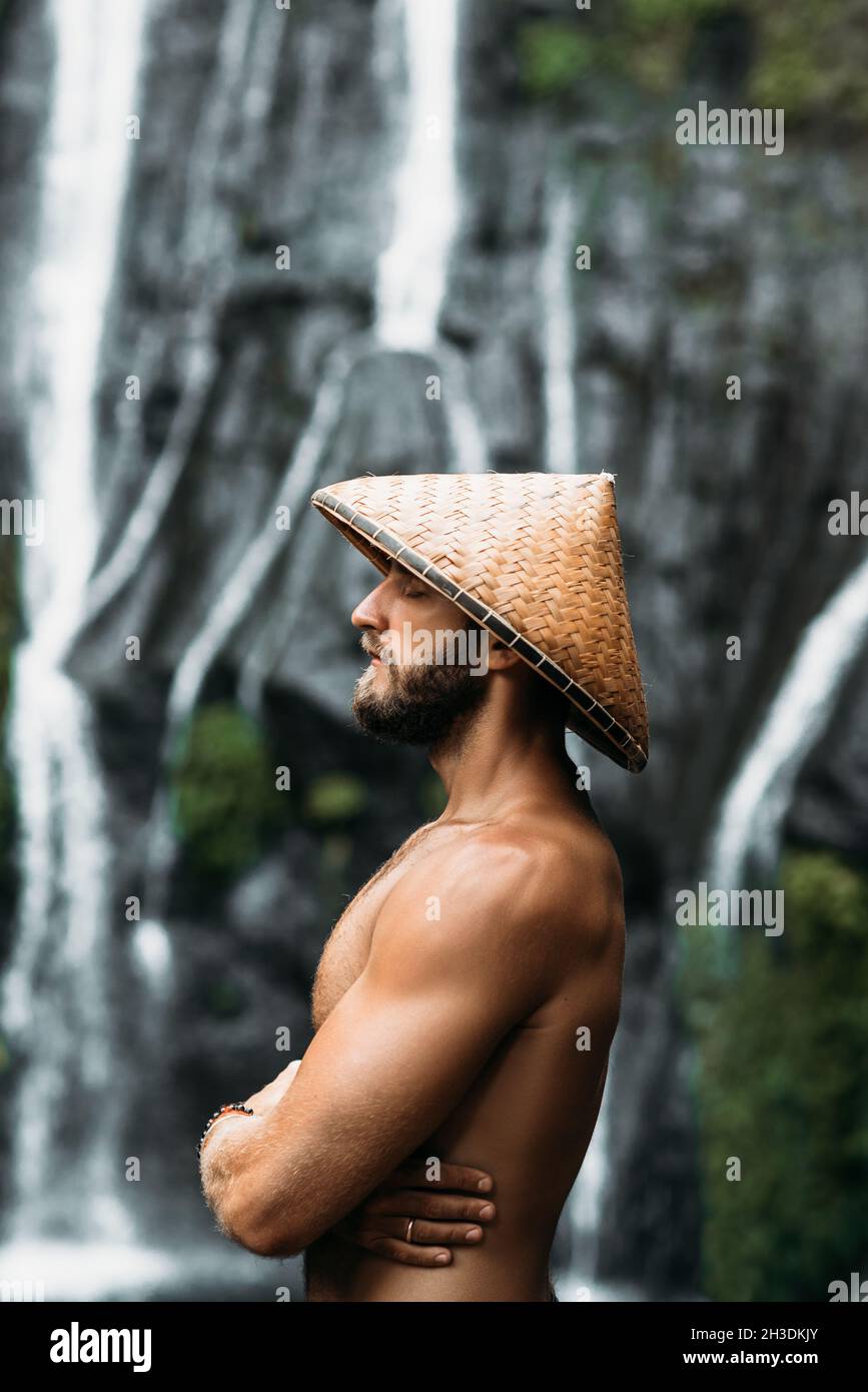 Asian conical hat hi-res stock photography and images - Alamy