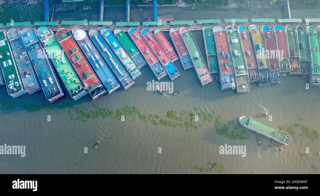 Dhaka, Dhaka, Bangladesh. 28th Oct, 2021. Dhaka River Port is the ...