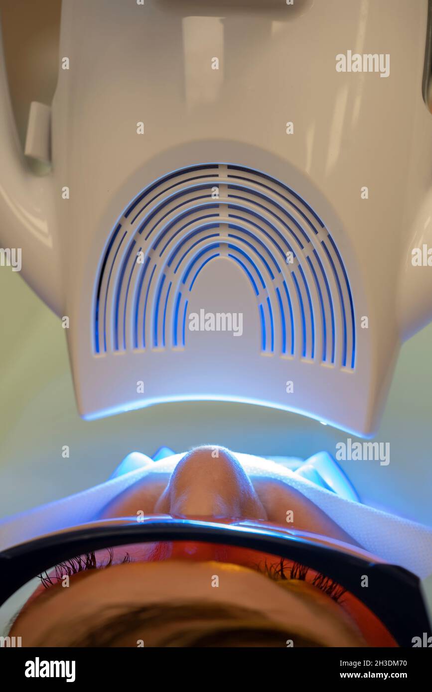 Professional Cold Blue Light Dental Whitening Unit in Dental Office ...