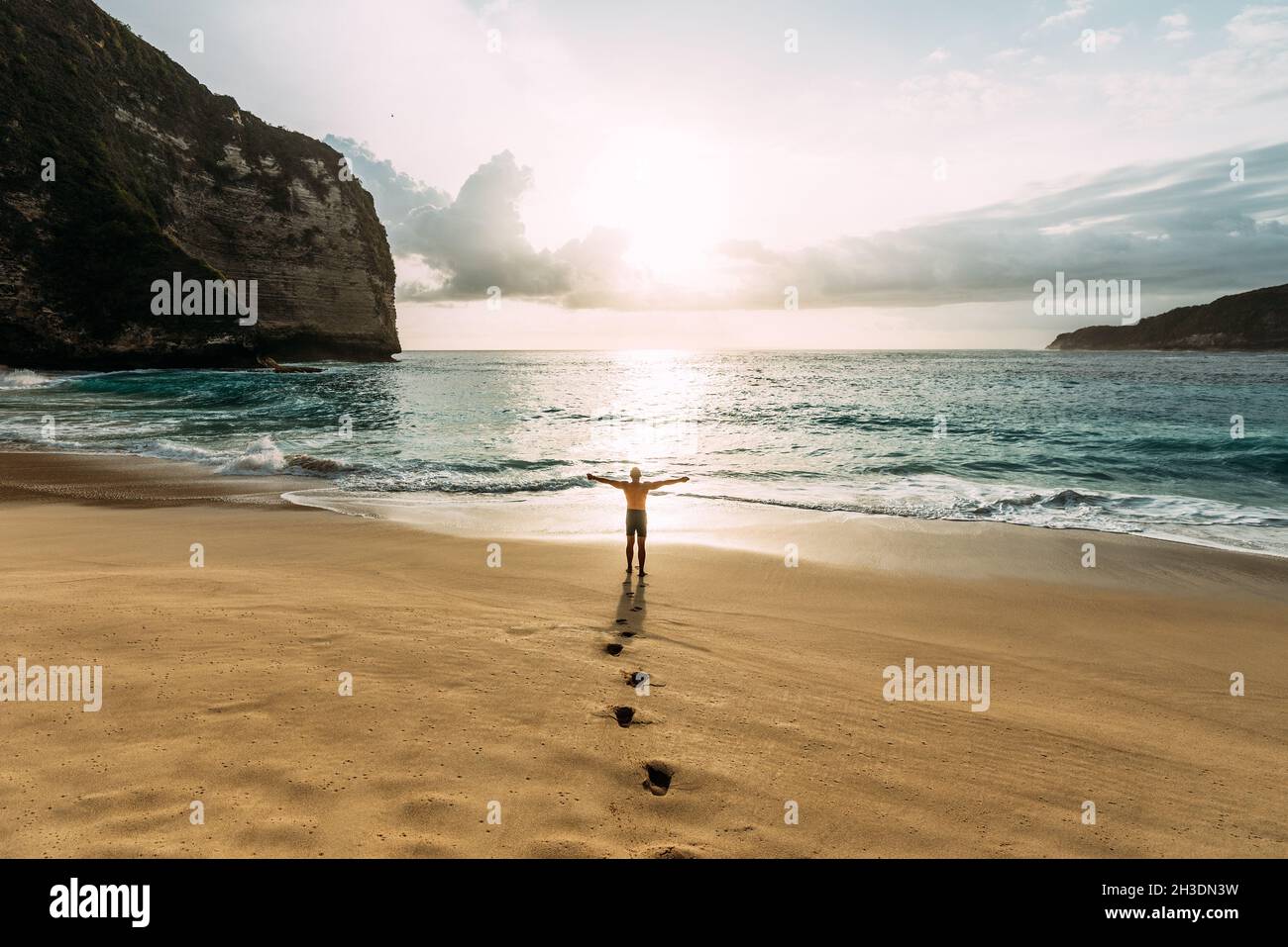 Man meets the sea hi-res stock photography and images - Alamy