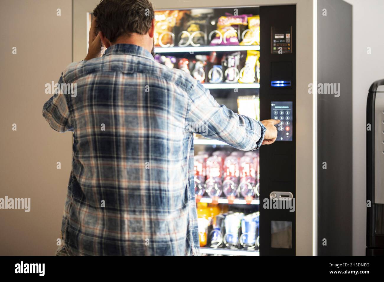24h vending machine hi-res stock photography and images - Alamy