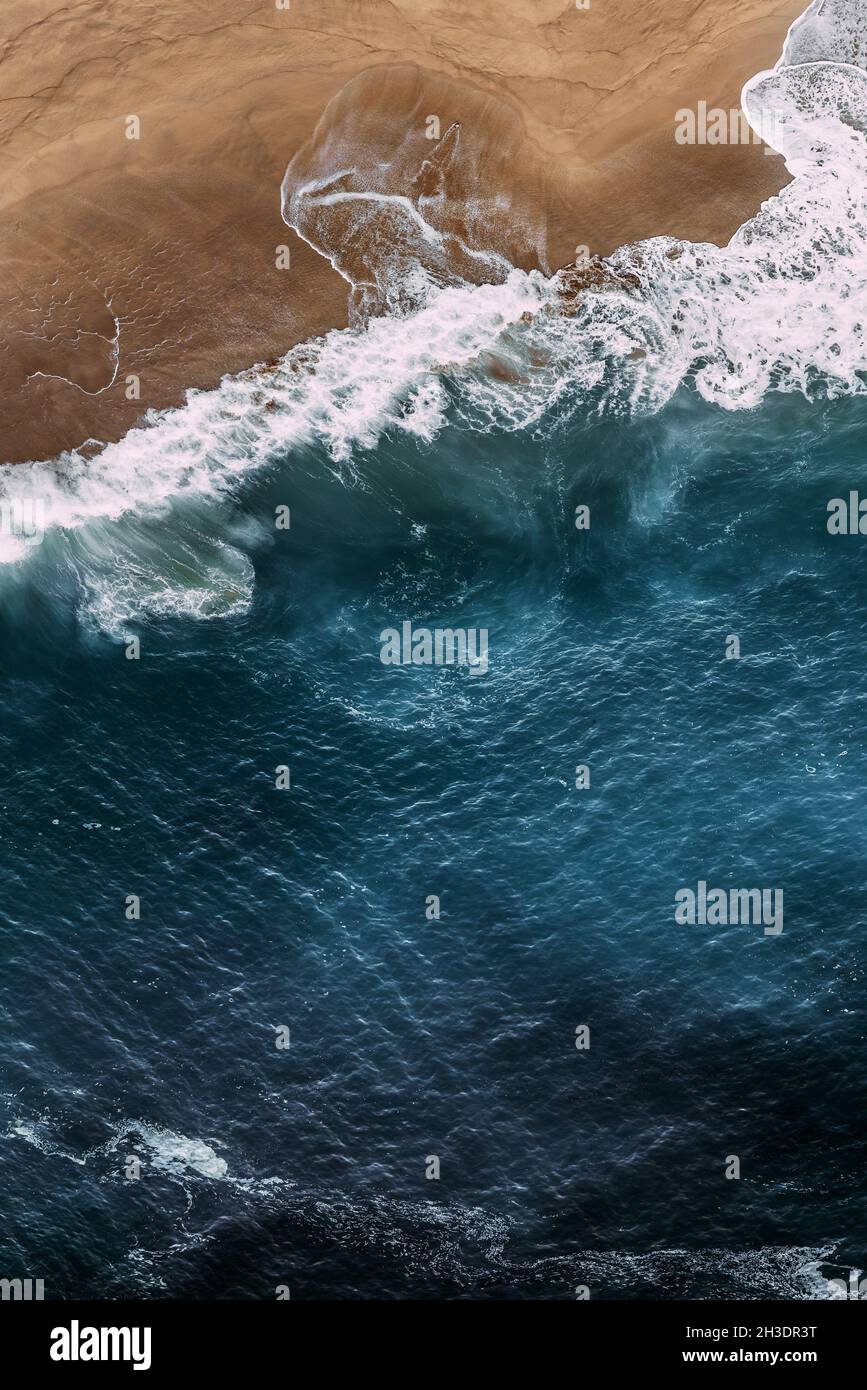 Ocean vertical hi-res stock photography and images - Alamy