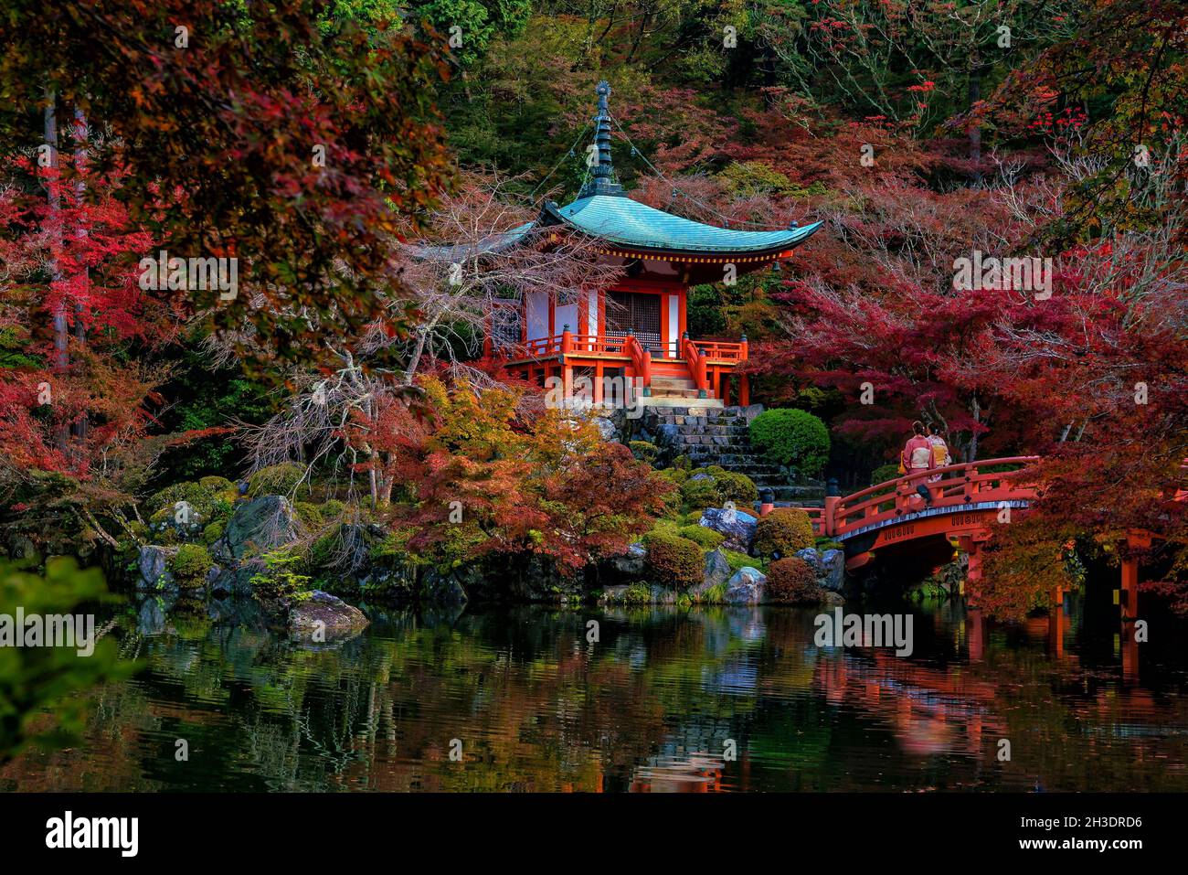 Landscape of Daigo-ji temple with colorful maple trees in autumn, Kyoto ...