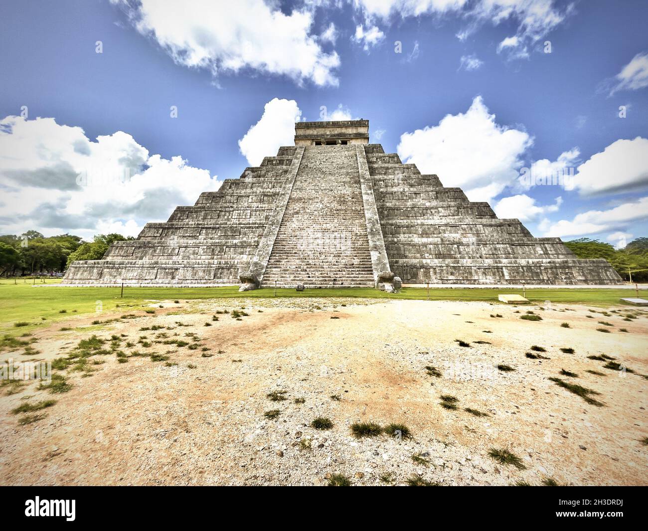 Scenic view of a Chichen Itza pyramid in Mexico Stock Photo - Alamy