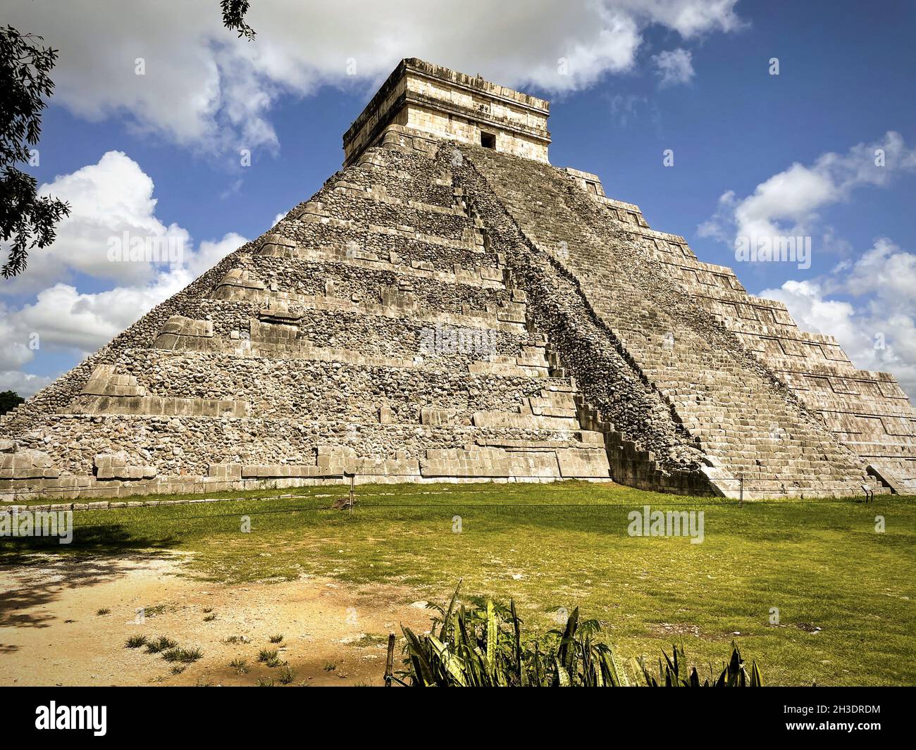 Scenic view of a Chichen Itza pyramid in Mexico Stock Photo - Alamy