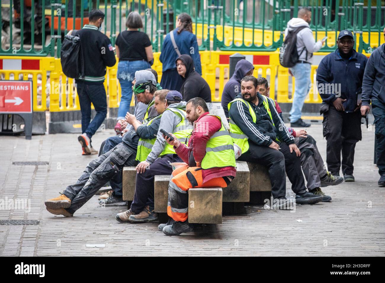 workers resting builders Stock Photo - Alamy