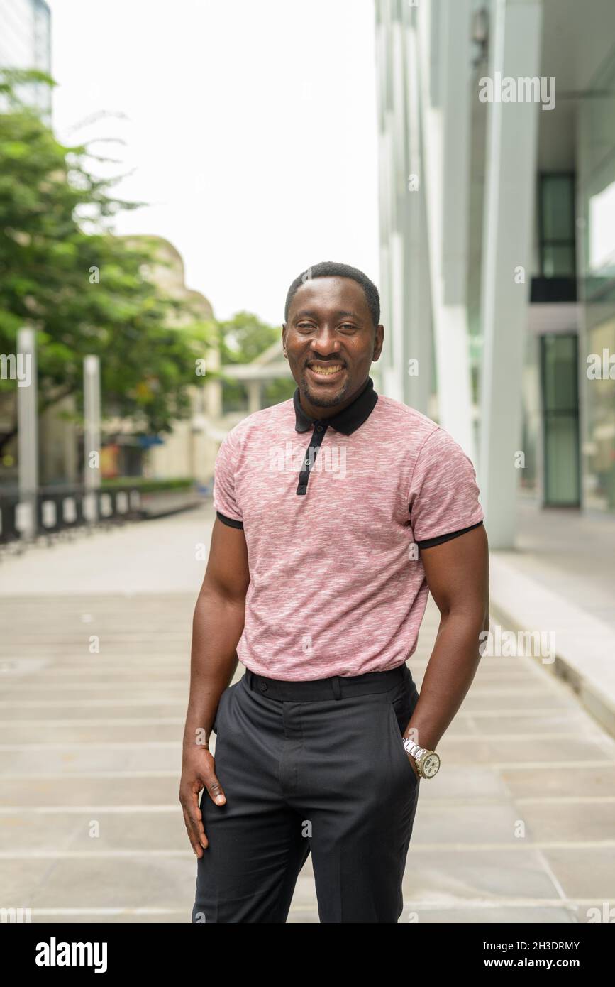 Nigerian man smiling hi-res stock photography and images - Alamy