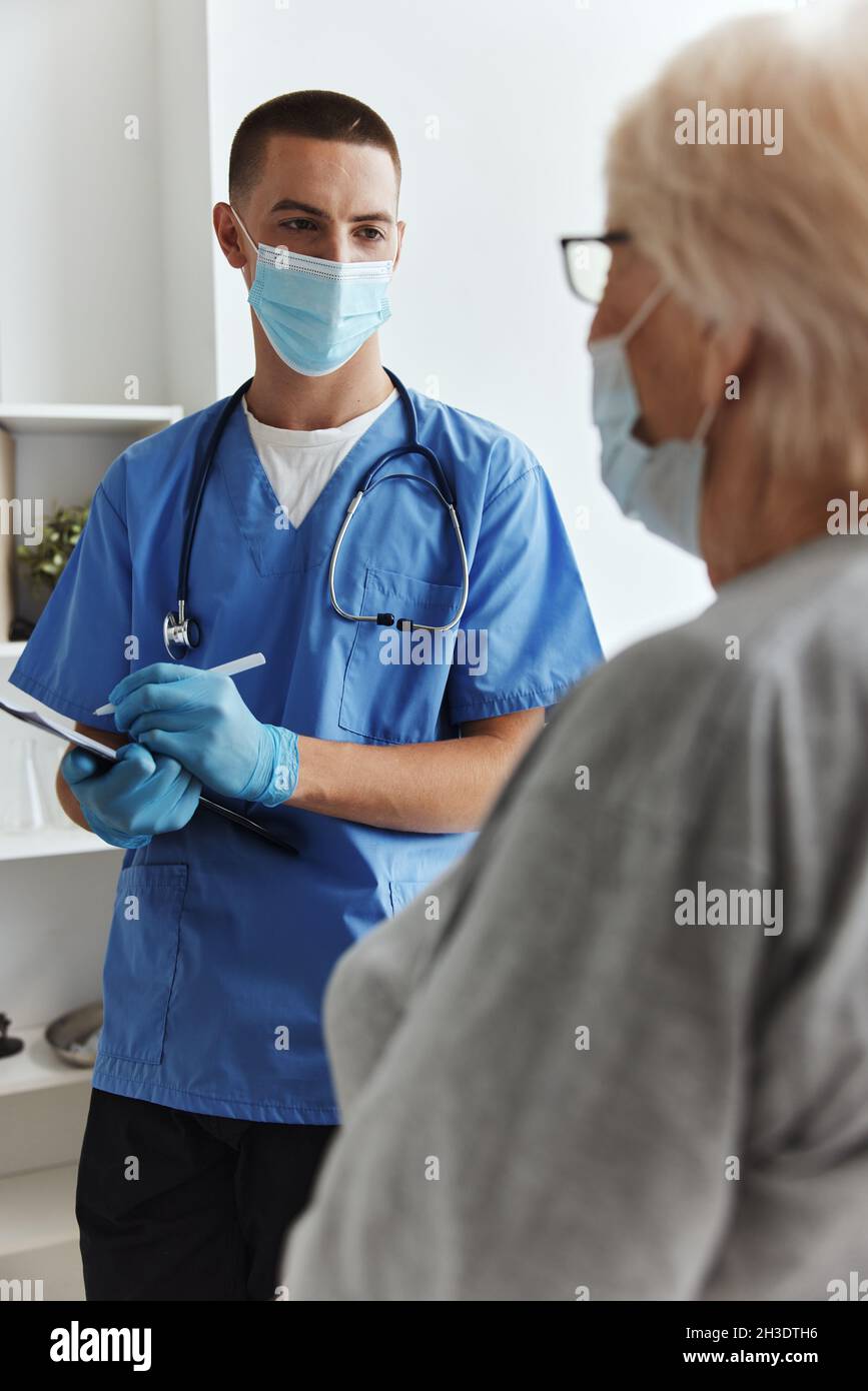 doctor and patient communication health care Stock Photo - Alamy