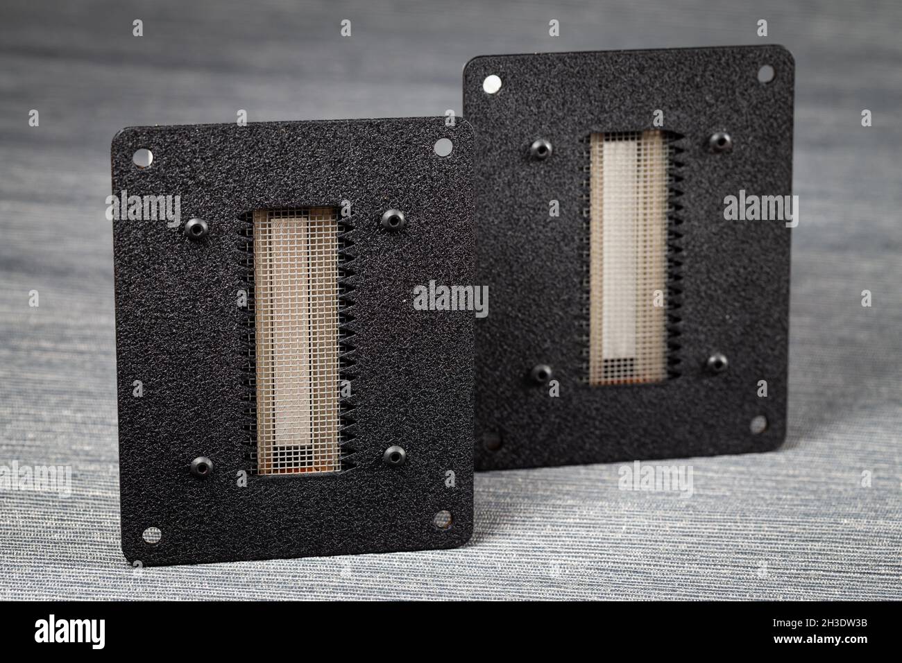 Ribbon tweeter hi-res stock photography and images - Alamy