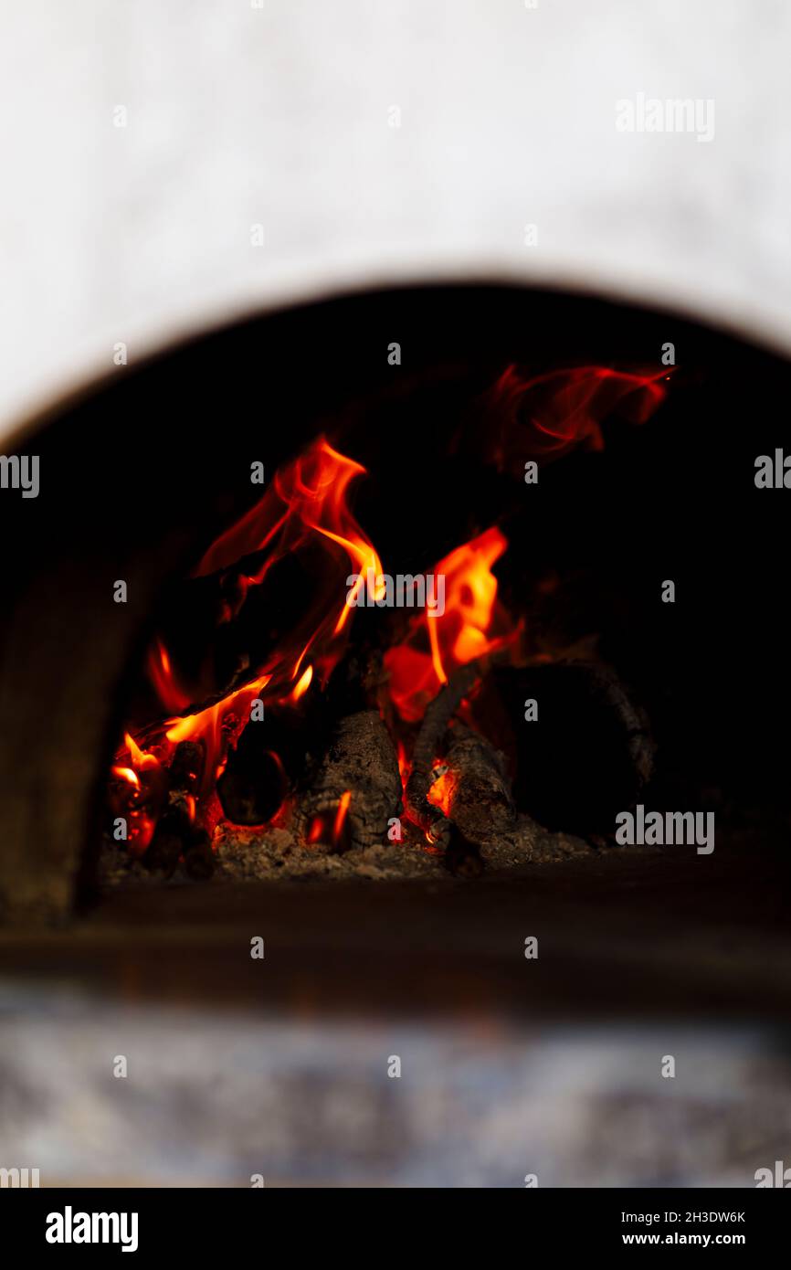 Traditional pizza hi-res stock photography and images - Alamy