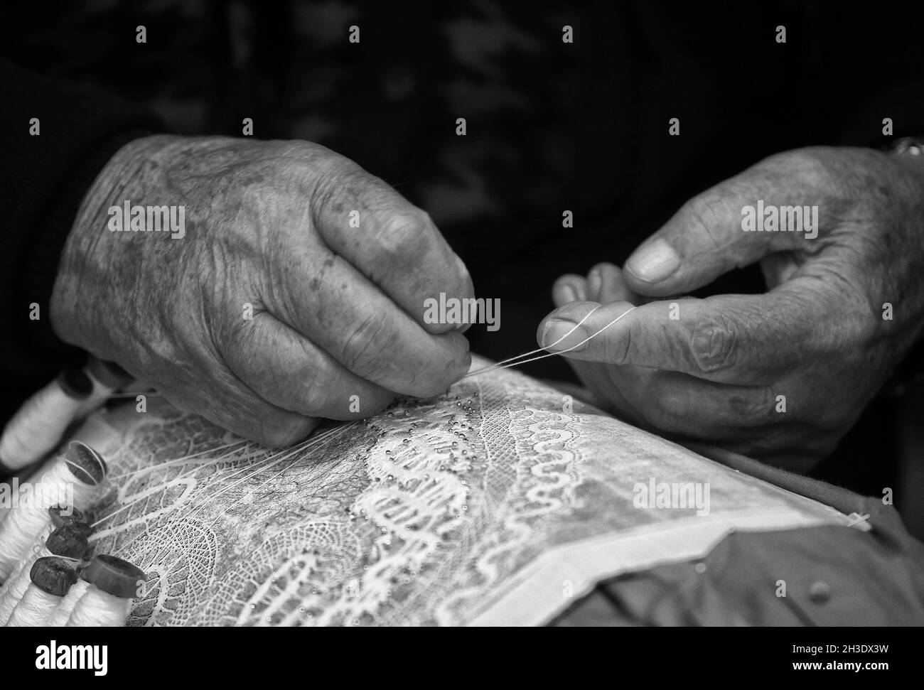 Hand hands mano mani hi-res stock photography and images - Alamy