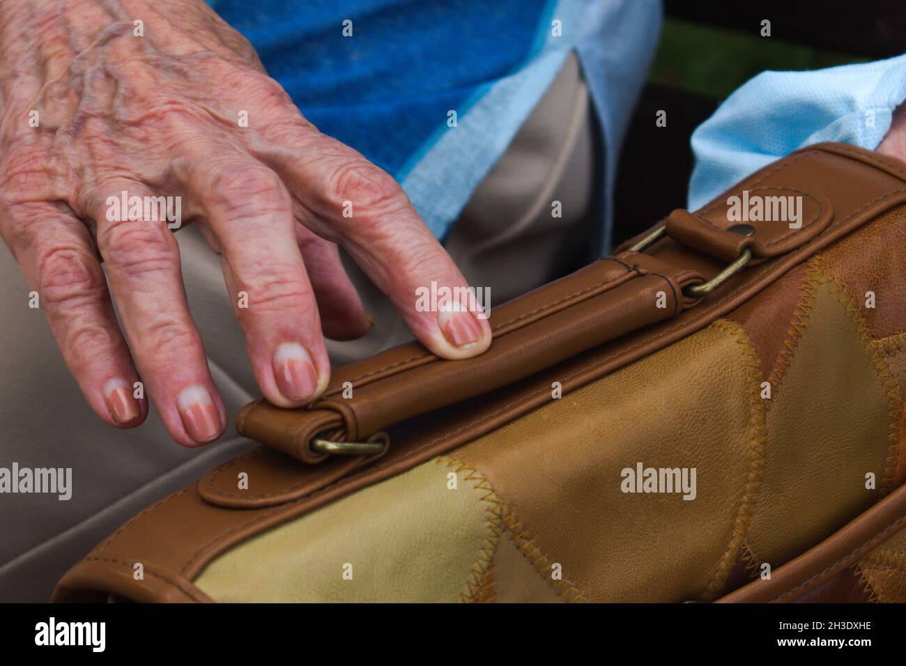 elderly woman hand on the purse Stock Photo - Alamy