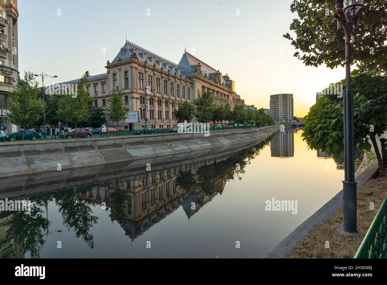 Bucharest palace of justice court hi-res stock photography and images ...