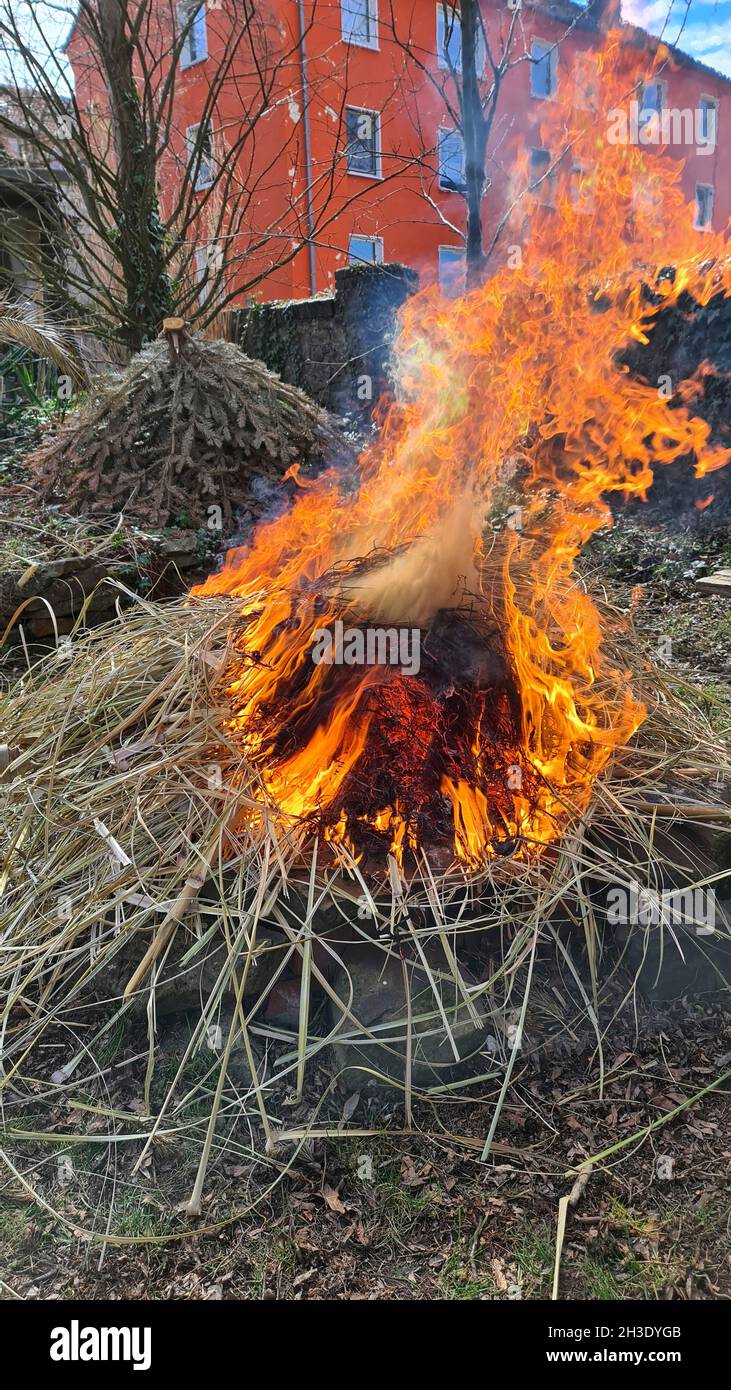 Dry waste hi-res stock photography and images - Alamy