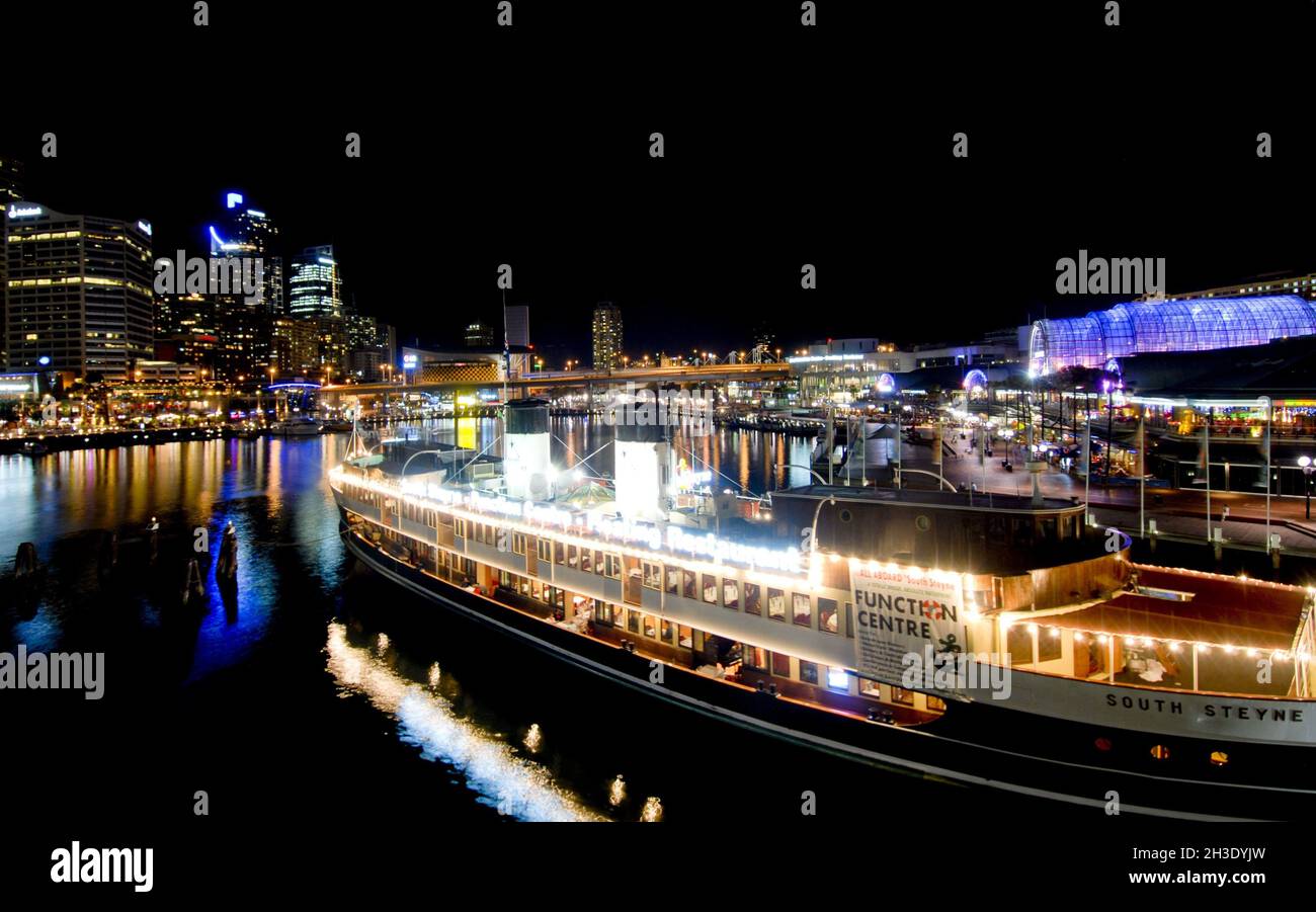 Darling harbour light house hi-res stock photography and images - Alamy