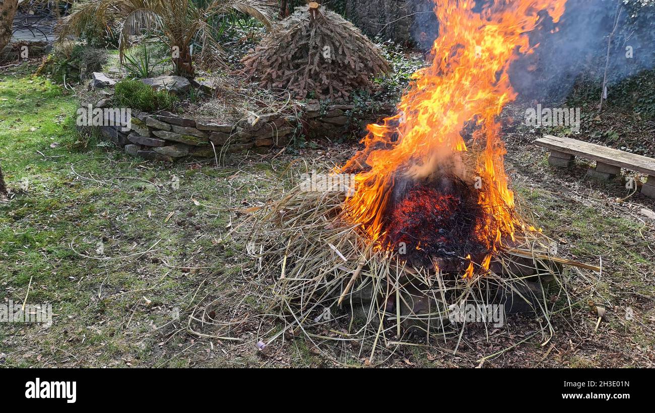 Dry waste hi-res stock photography and images - Alamy