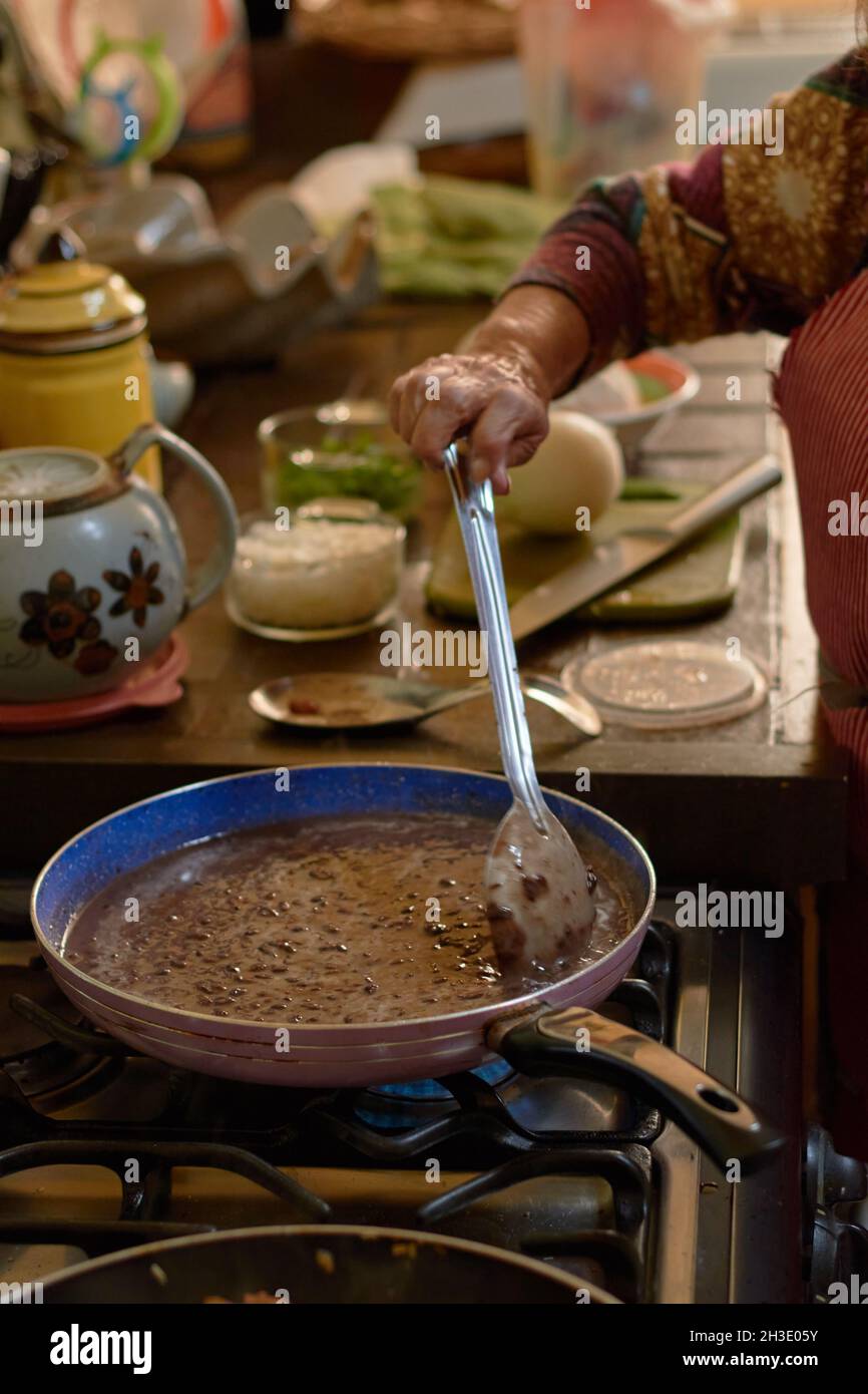 Old woman's hand cooking beans in traditional mexican kitchen Stock ...