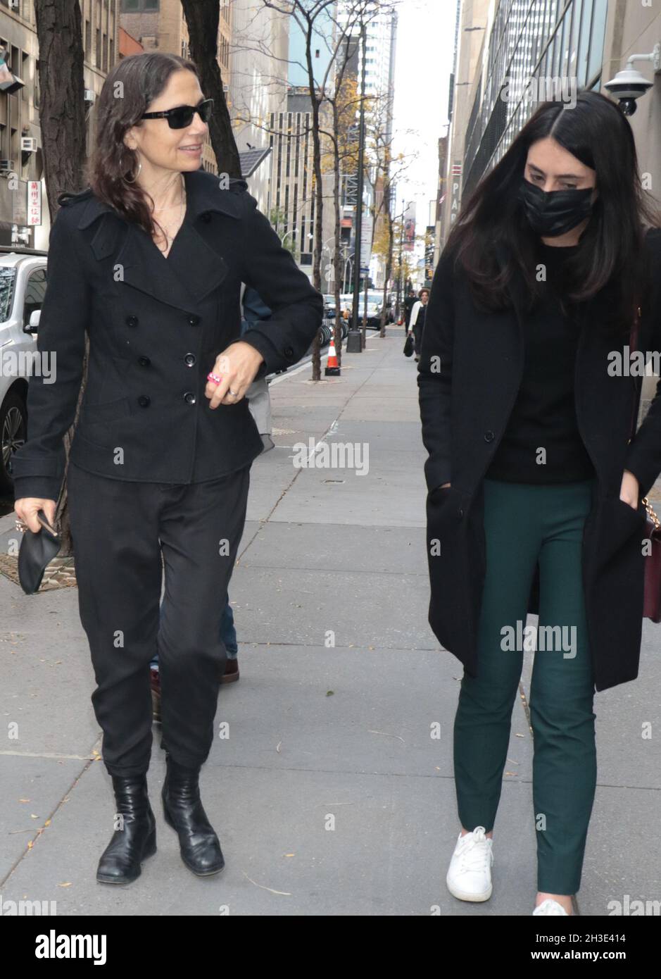 New York, NY, USA. 27th Oct, 2021. Justine Bateman seen in New York ...