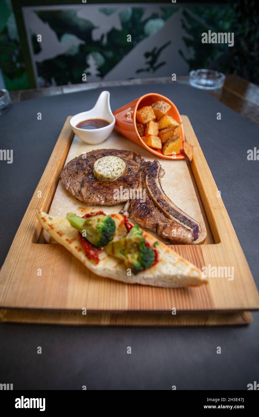 Steak tray hi-res stock photography and images - Alamy