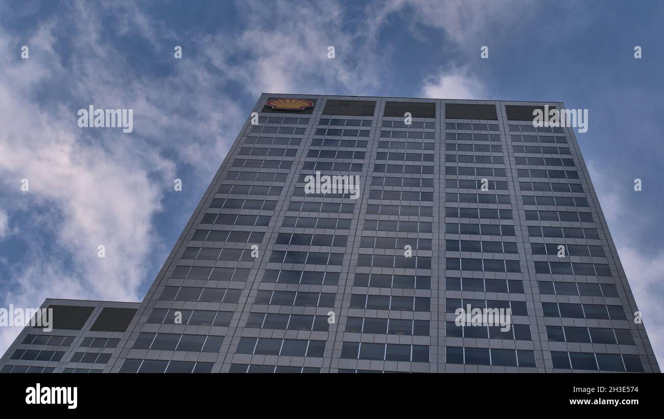 Shell centre logo hi-res stock photography and images - Alamy