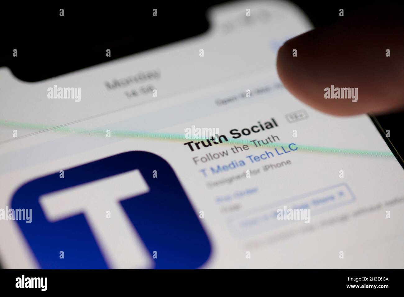 App truth social icon hi-res stock photography and images - Alamy