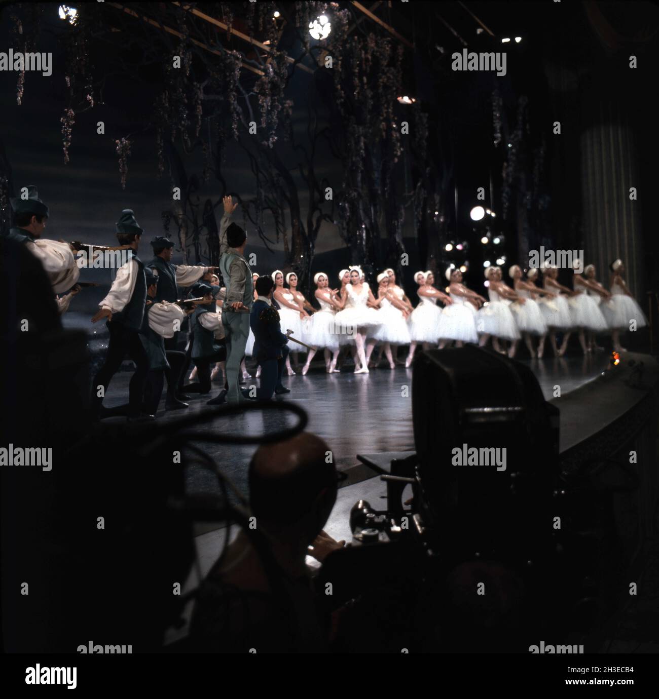 William wyler on set camera hi-res stock photography and images - Alamy