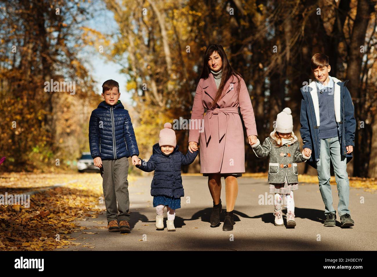 Mother with four kids in autumn park. Family walk in fall forest Stock ...