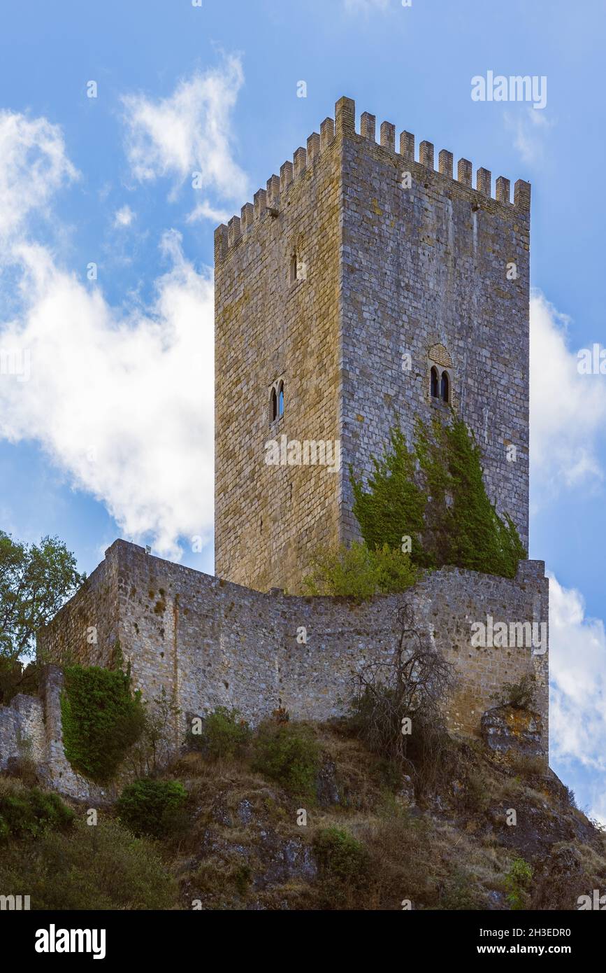 The tower of the Yedra castle rising up above the town of Cazorla Stock ...
