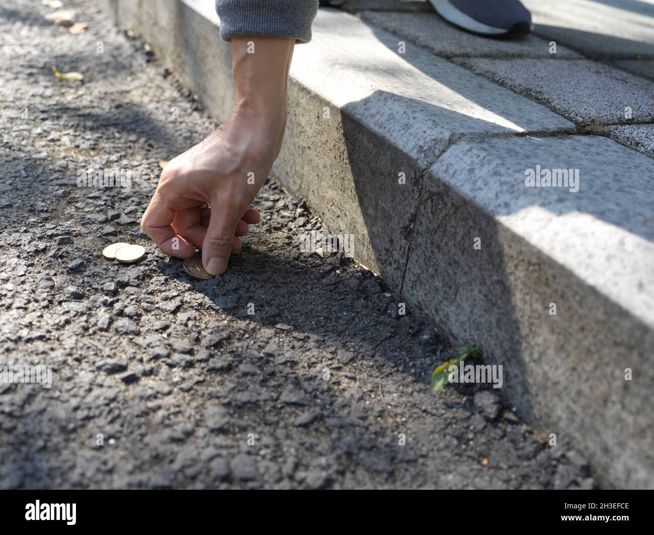 Finding street hi-res stock photography and images - Alamy