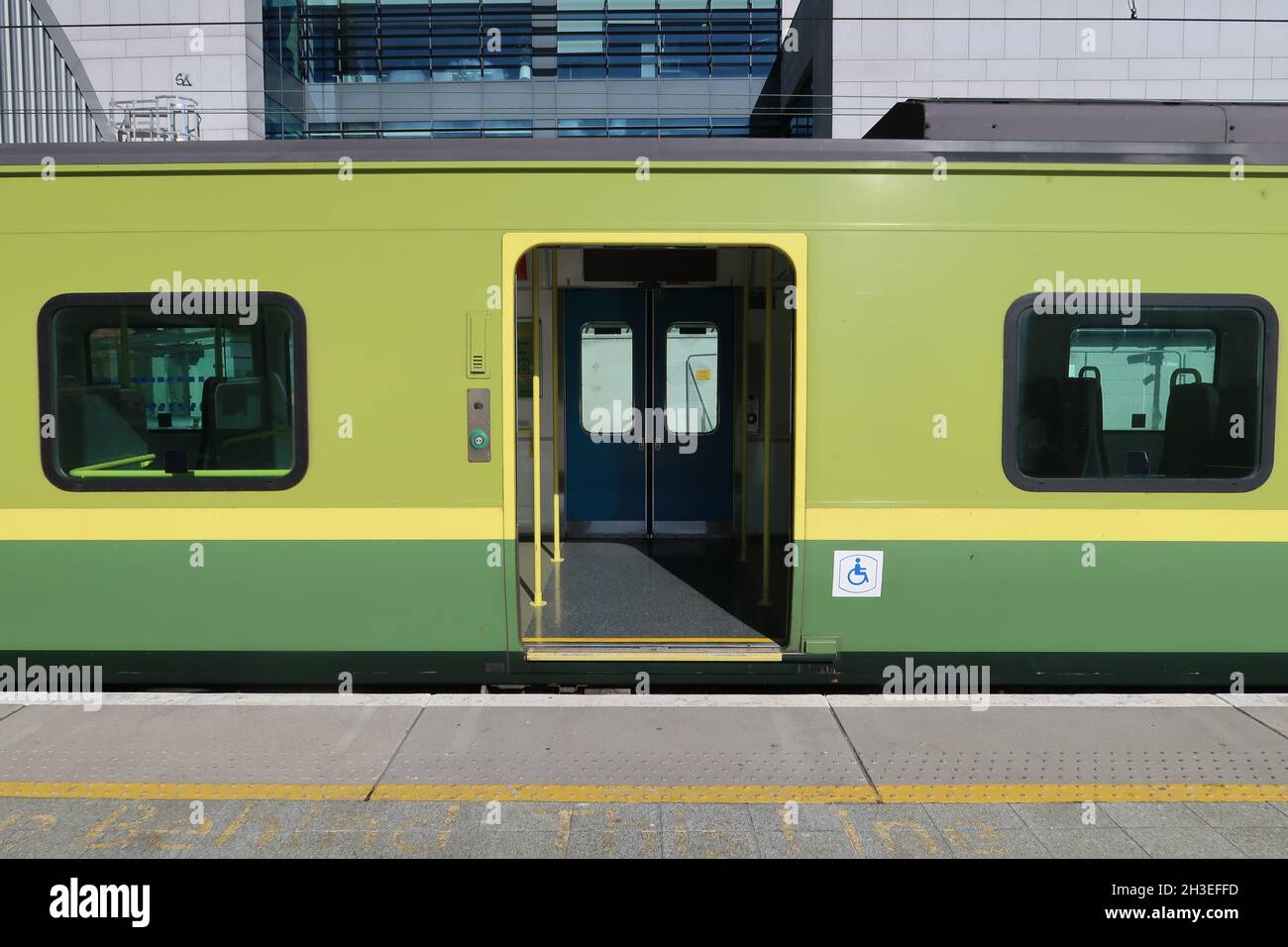 Dart bridge dublin hi-res stock photography and images - Alamy