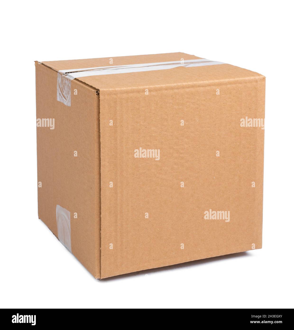 Single carton moving box isolated on white background Stock Photo - Alamy