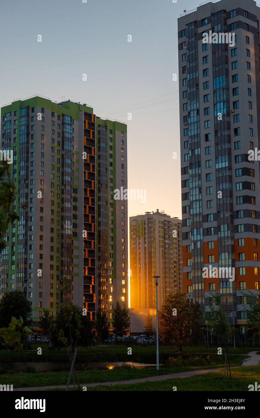 City view. Multi-story houses. Between the houses you can see the sky ...