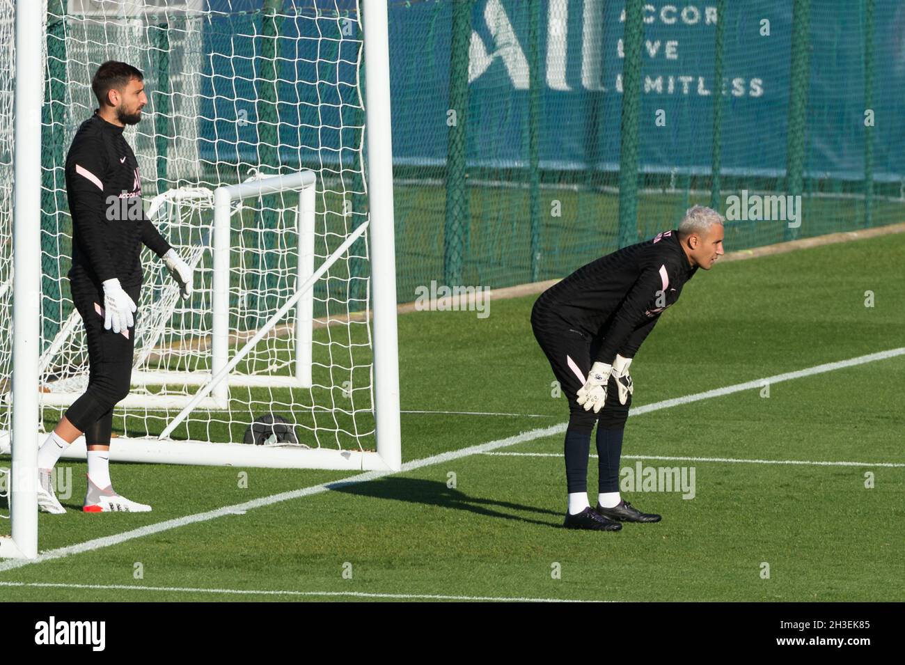 Costa rican goalkeeper keylor navas hi-res stock photography and images ...