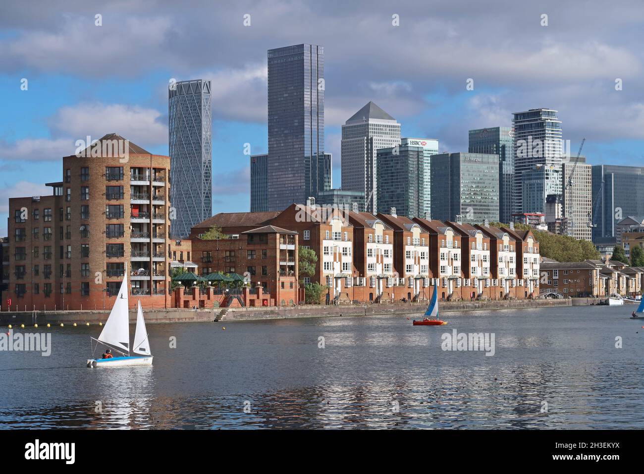 Old canary wharf docks hi-res stock photography and images - Alamy