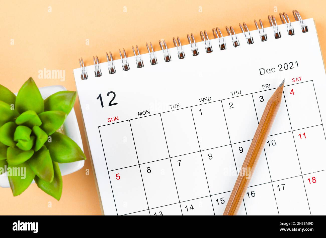 The December 2021 desk calendar with wooden pencil Stock Photo - Alamy