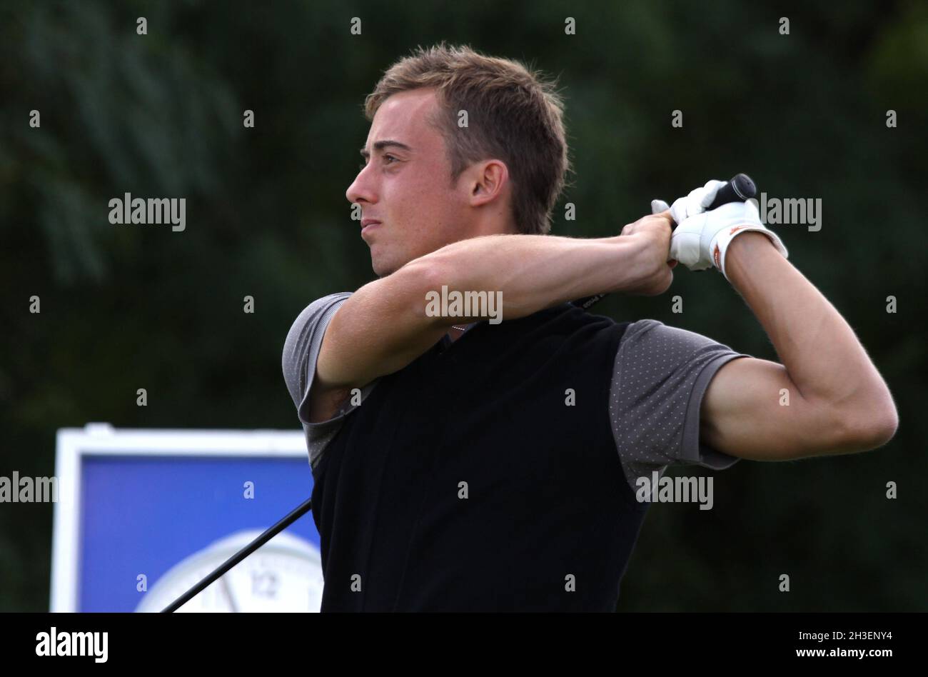 Courson, france, september 13, 2008 : golfer in action at the stade ...