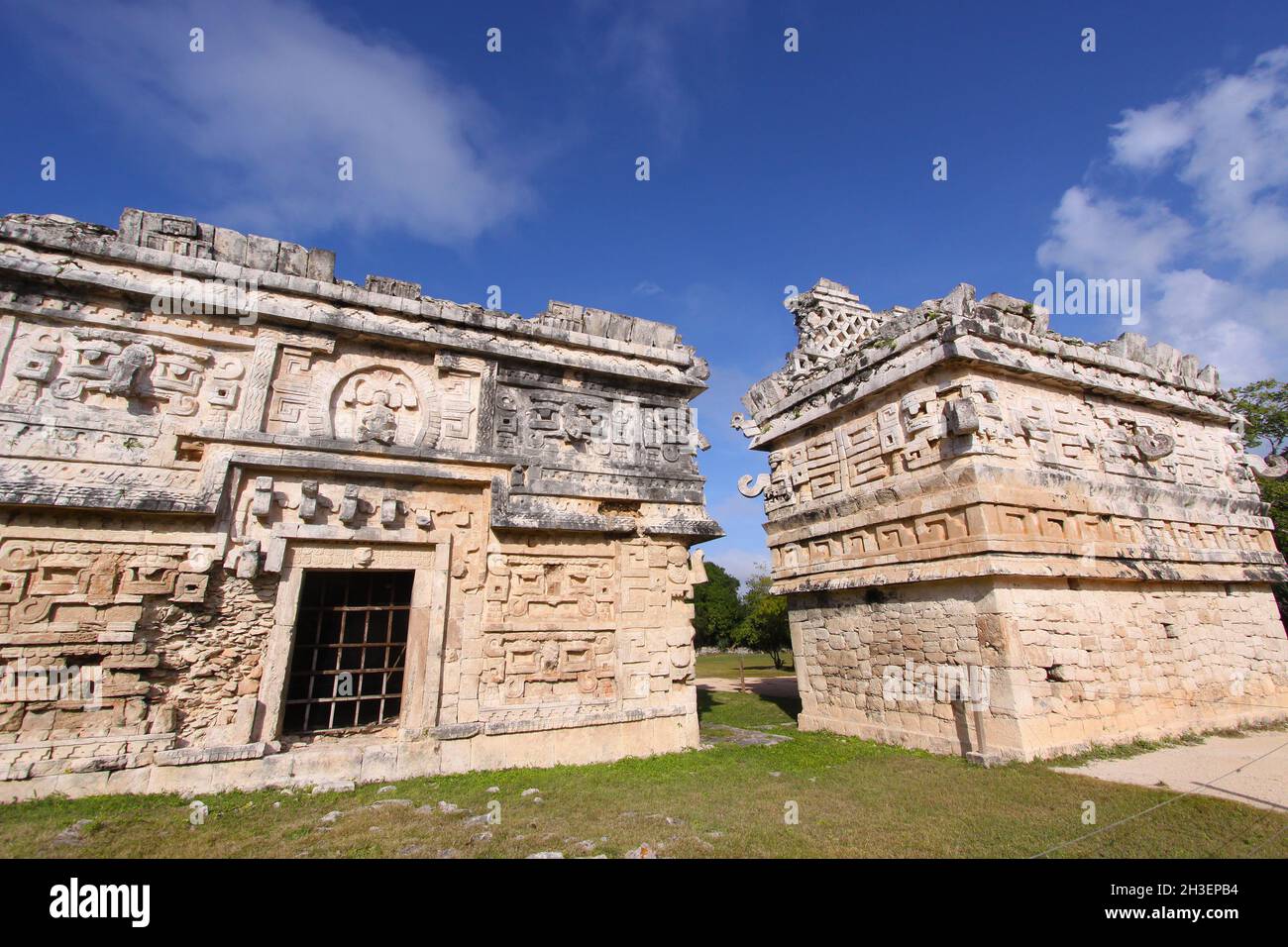 CHICHEN ITZA, YUCATAN, MEXICO, december 15, 2011 : Mayan temples of ...