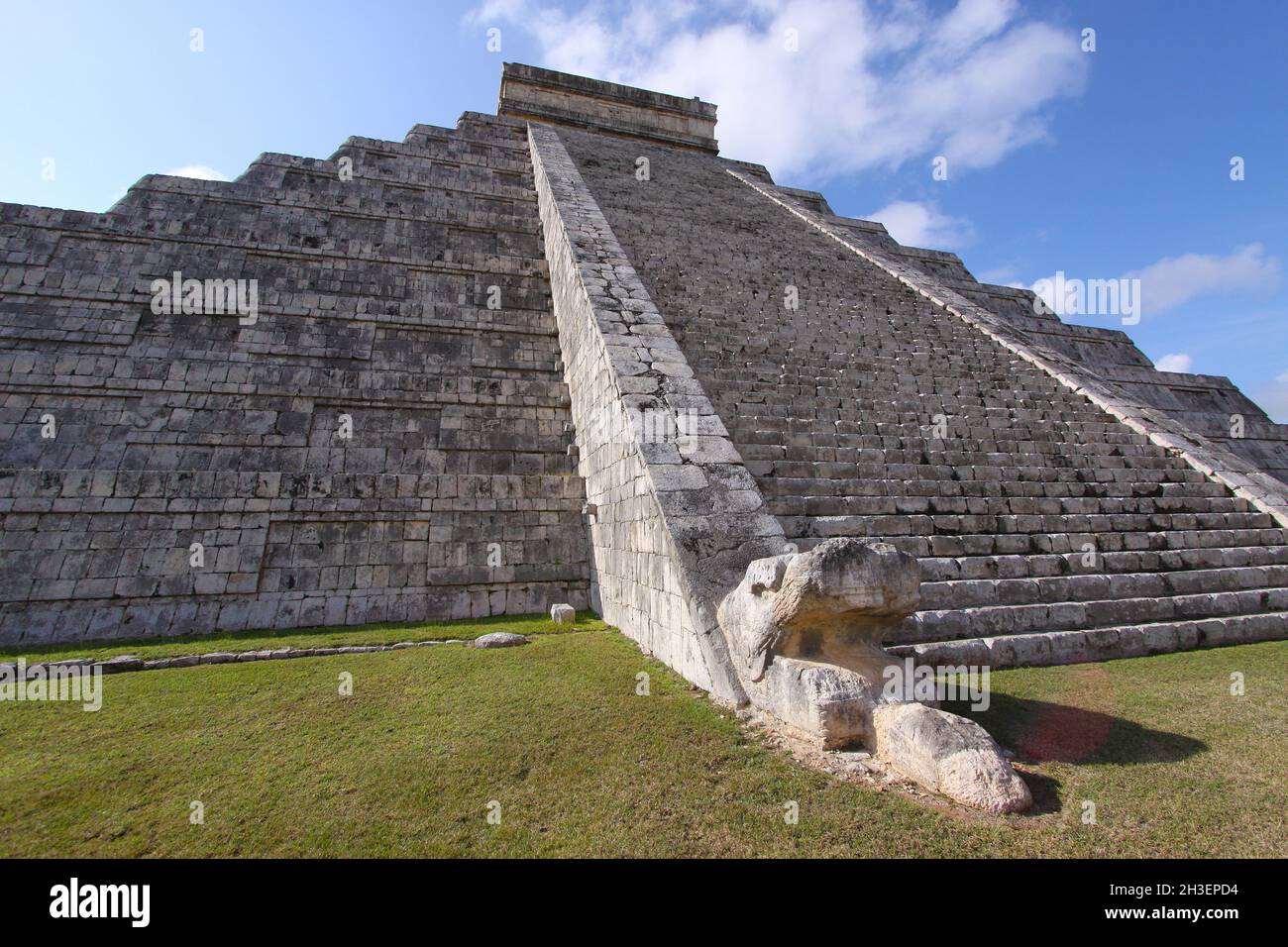 CHICHEN ITZA, YUCATAN, MEXICO, december 15, 2011 : Mayan temples of ...