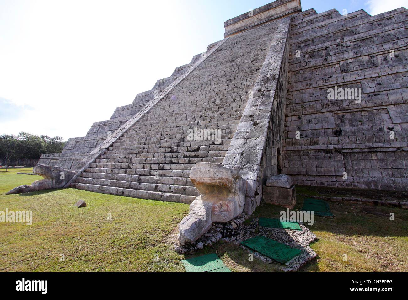 CHICHEN ITZA, YUCATAN, MEXICO, december 15, 2011 : Mayan temples of ...