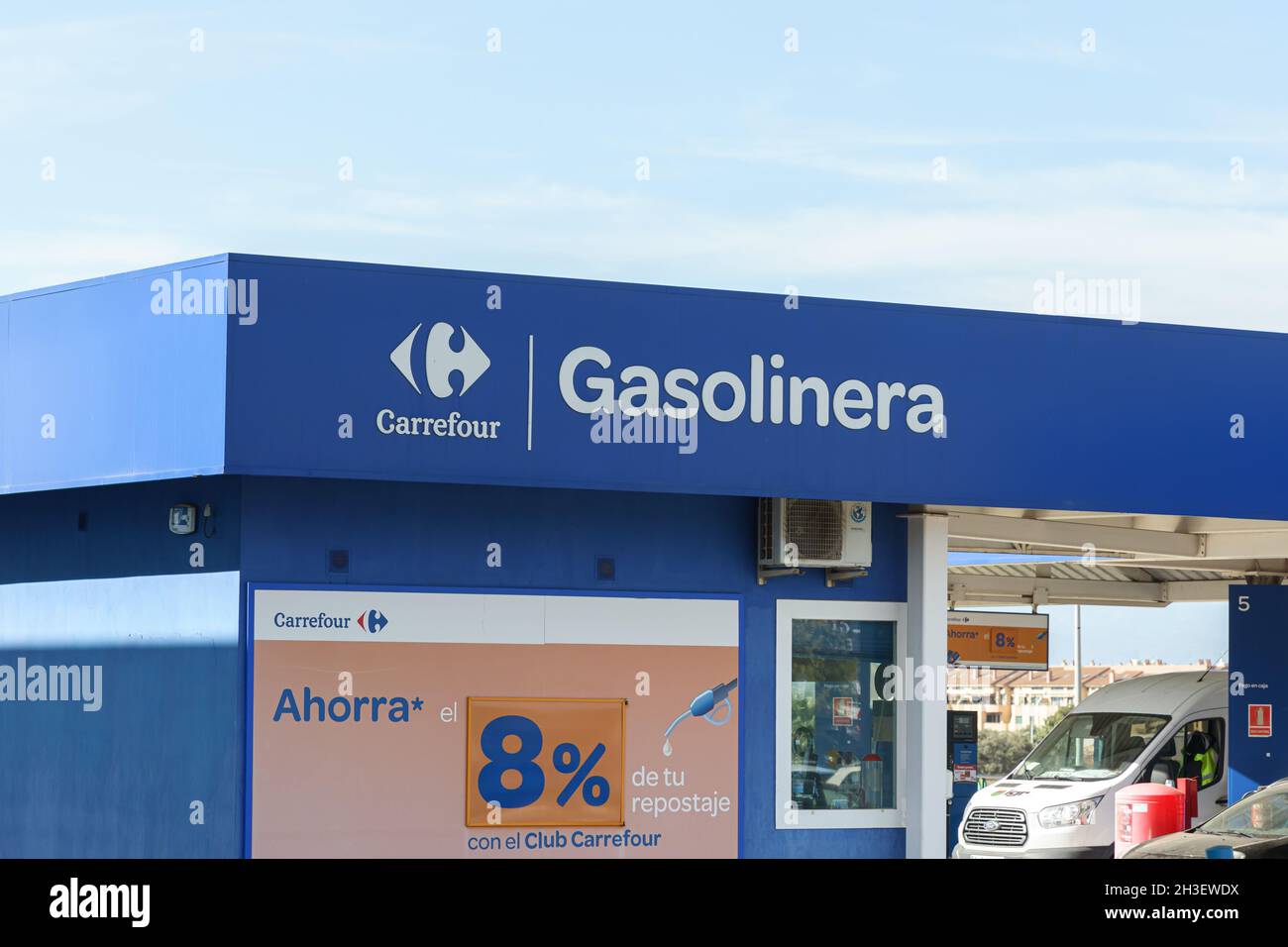 Oil shop gas station hi-res stock photography and images - Alamy