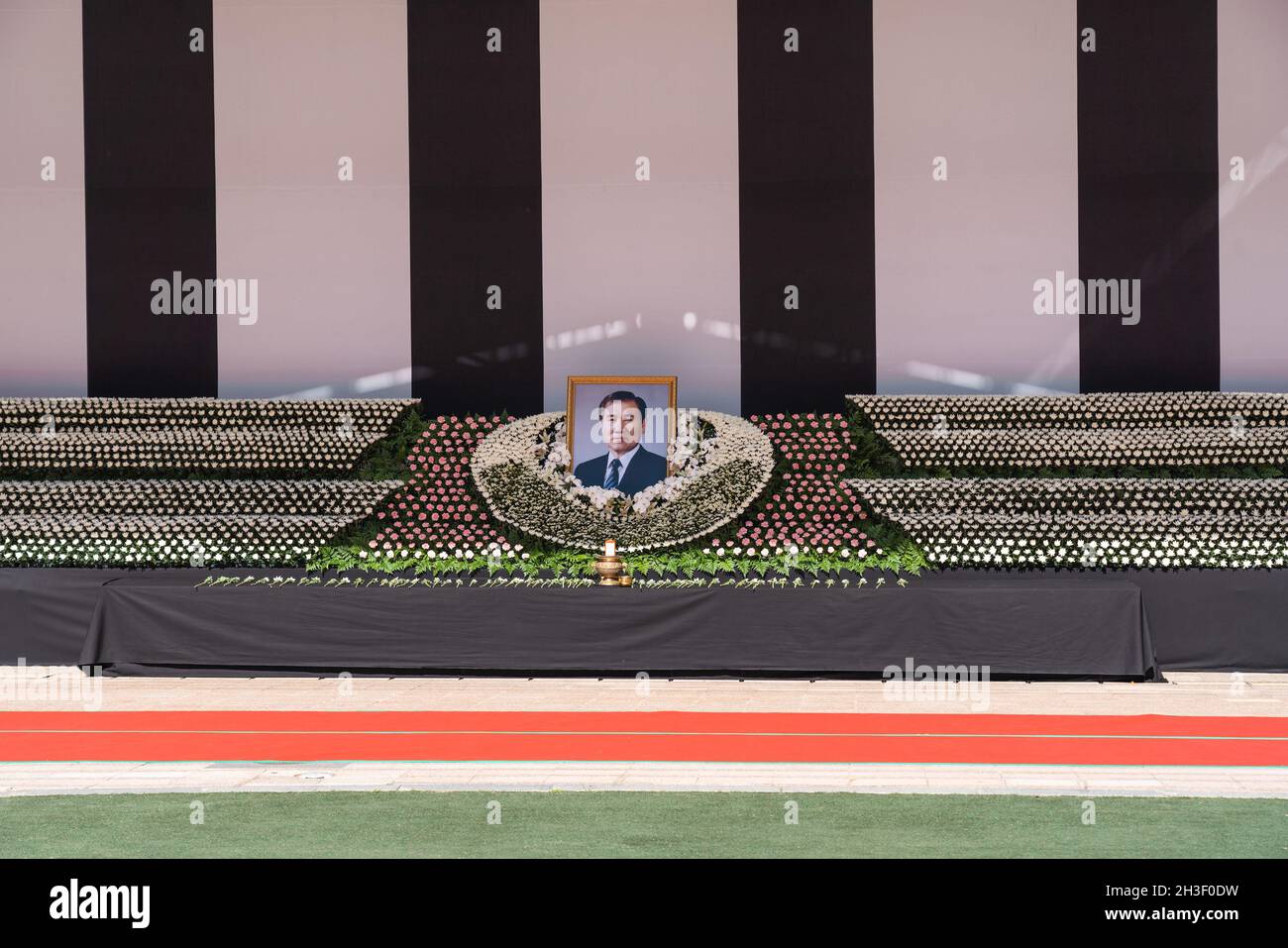 Seoul, South Korea. 28th Oct, 2021. A memorial altar for late former ...