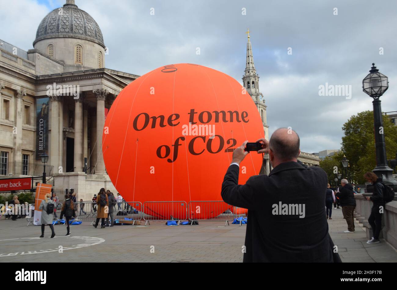 London, UK, 28 Oct 2021 Balloon holding one tonne of CO2 outside the ...