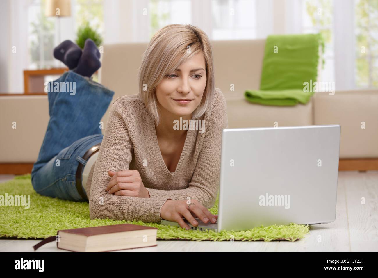 Woman online browsing internet hi-res stock photography and images - Alamy