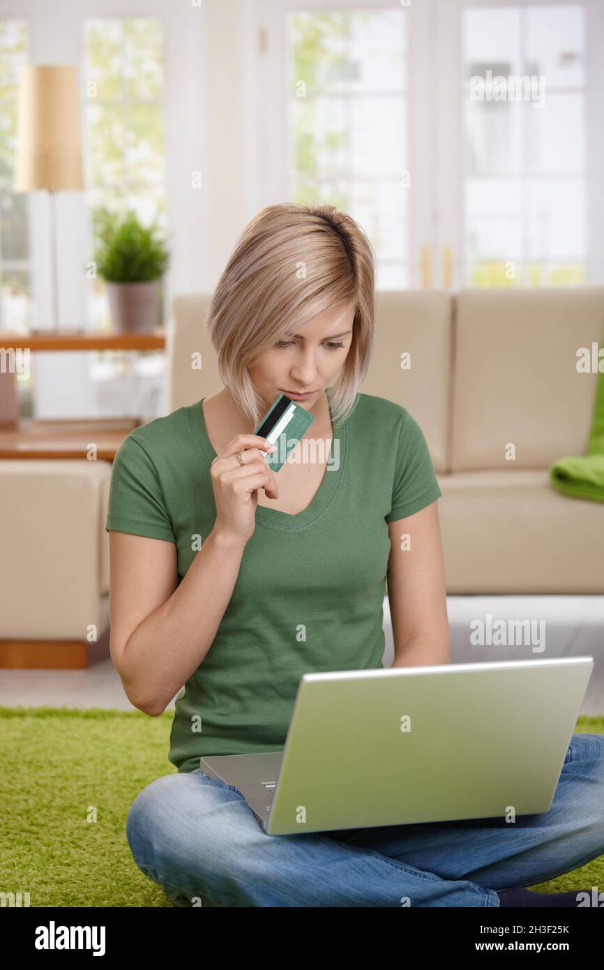 Commerce pay online shopping hi-res stock photography and images - Alamy