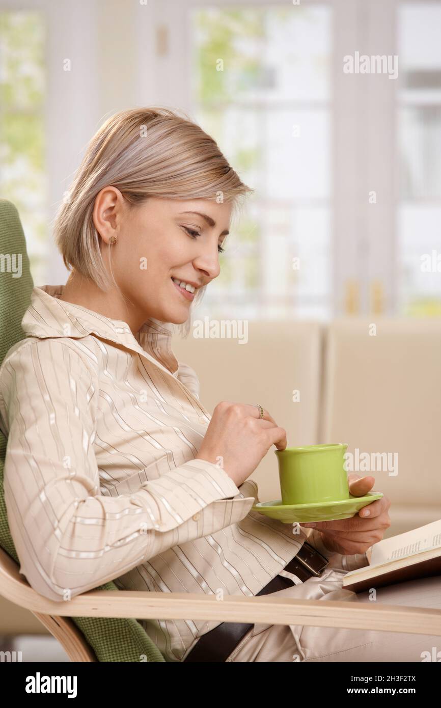 Woman reading with coffee Stock Photo - Alamy