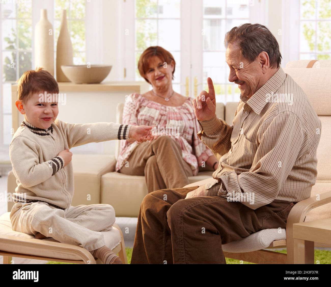 Grandfather telling story hi-res stock photography and images - Alamy