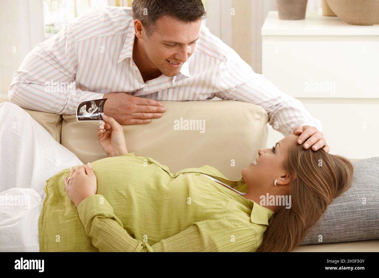 Parents expecting baby Stock Photo - Alamy
